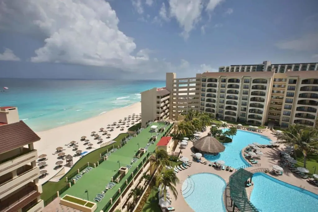 10 Best Family-Friendly Resorts in Cancun 2026: All-Inclusive Picks