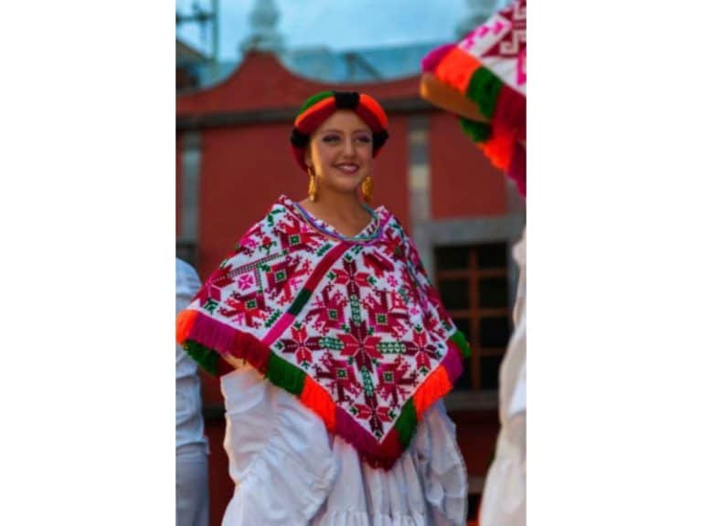 Traditional Mexican Clothing Mexicos Prettiest Outfits Revealed